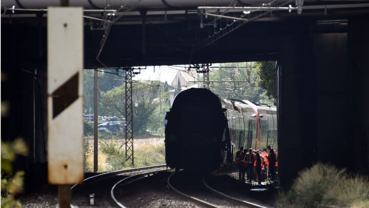 Tens of injuries in a train hit a tree in southern France